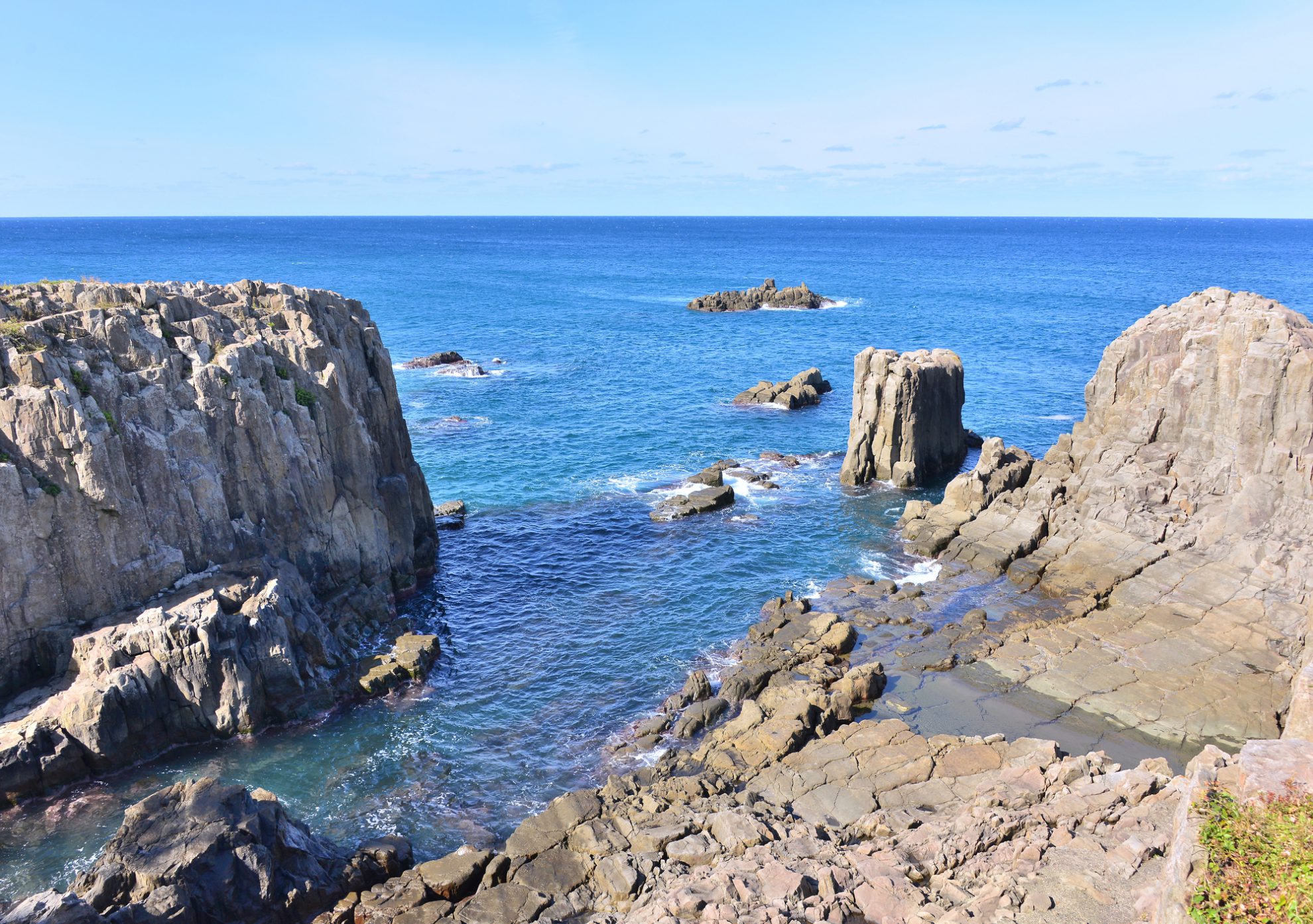 Fukui, Tojinbo: The famous sea-battered cliffs of Japan | Let's SEE Japan