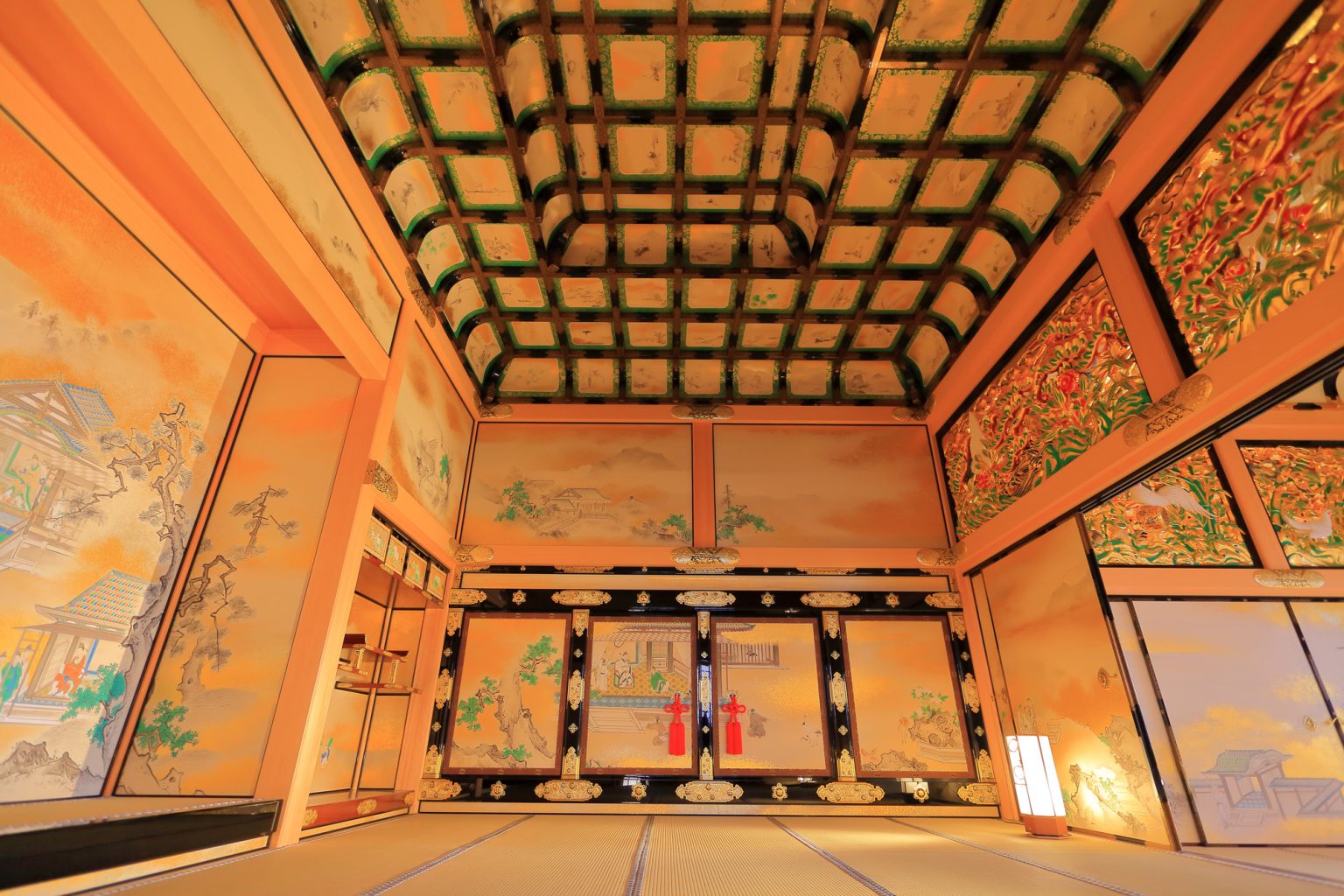 Nagoya Castle, famous for the Gold Dolphins at it's peak | Let's SEE Japan